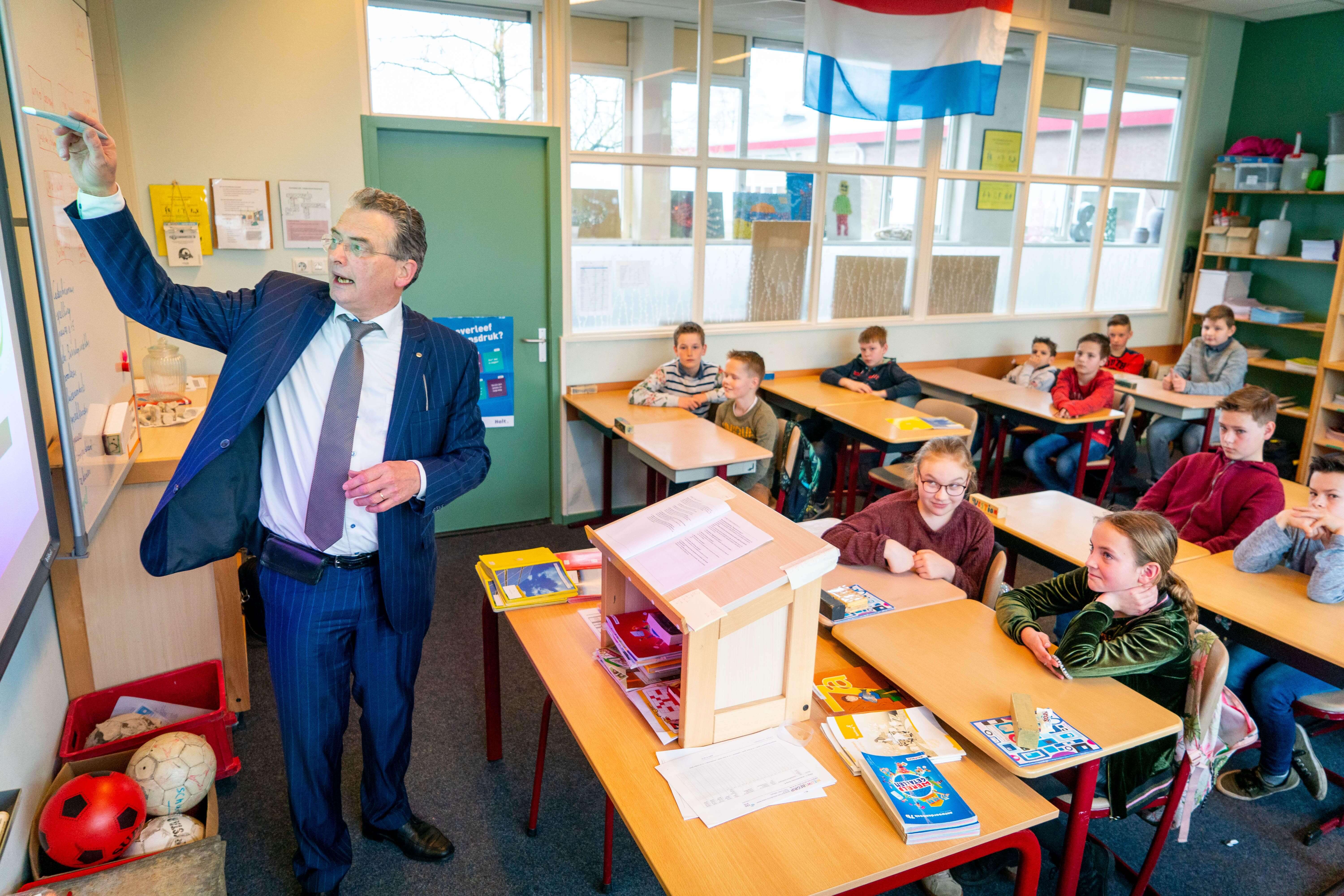 Interview Roelof Bisschop | Uurtje voor de klas - En dan ben je leraar. Interview Roelof Bisschop | Uurtje voor de klas - En dan ben je leraar.